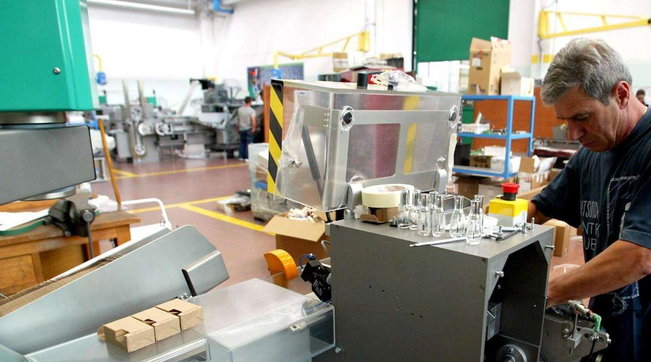 L'Italia che piace a Confindustria? Licenziamenti facili e sanità privata L'Italia che piace a Confindustria? Licenziamenti facili e sanità privata